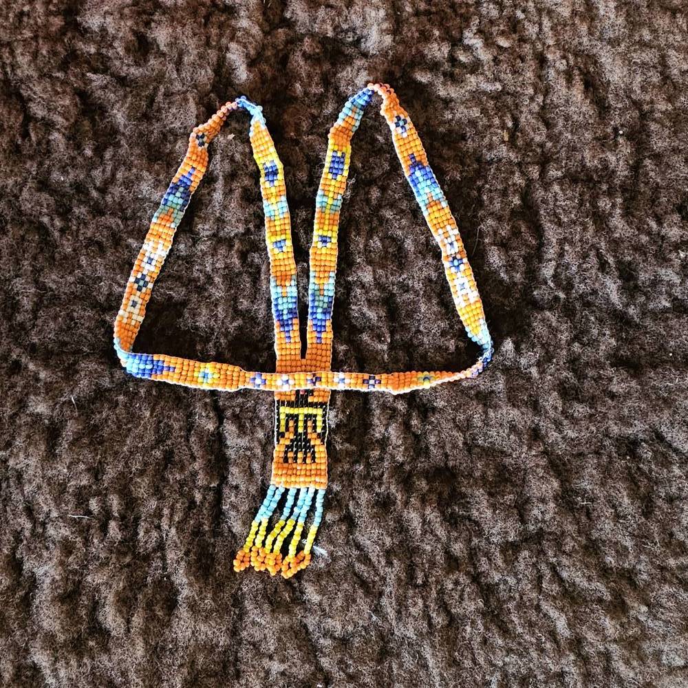 Indianische Halskette aus Glasperlen – Handgemachter Indianerschmuck ...
